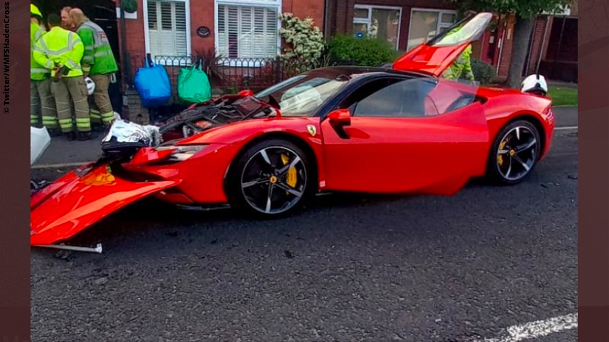 500.000-Euro-Unfall: Ferrari SF90 crasht in parkende Autos - AUTO BILD