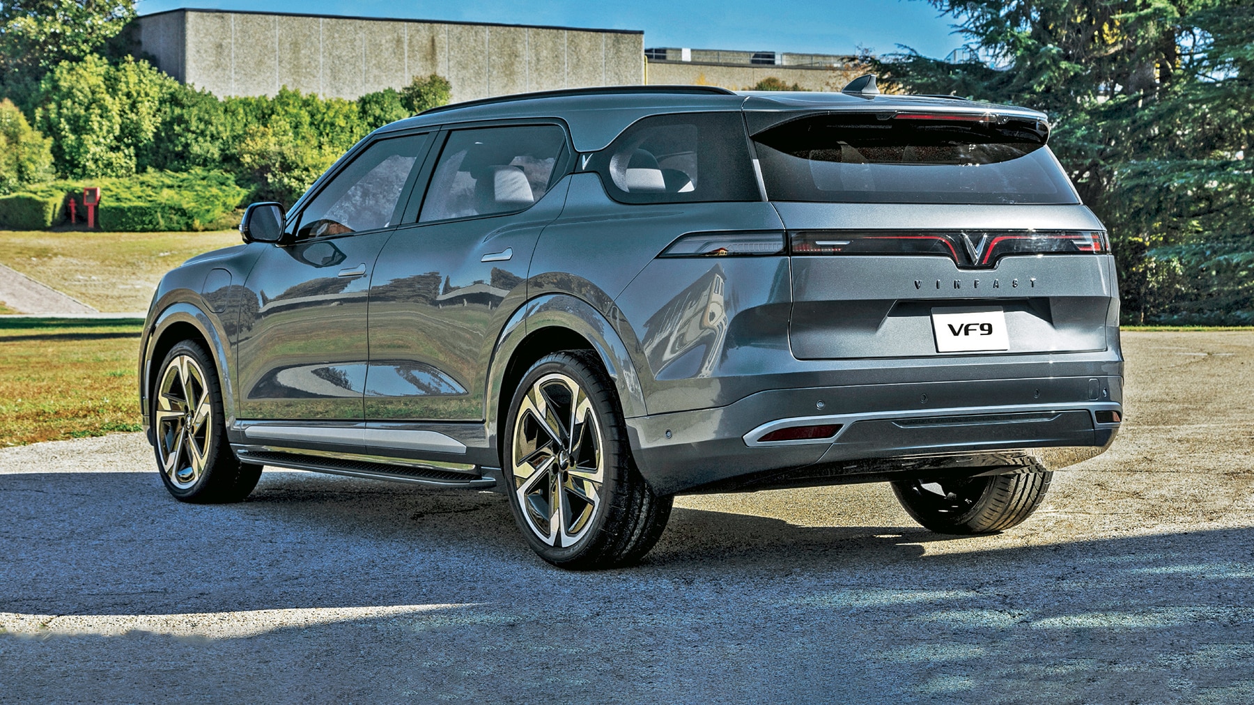 VinFast VF 9 Plus: E-Auto aus Vietnam kommt nach Deutschland - AUTO BILD