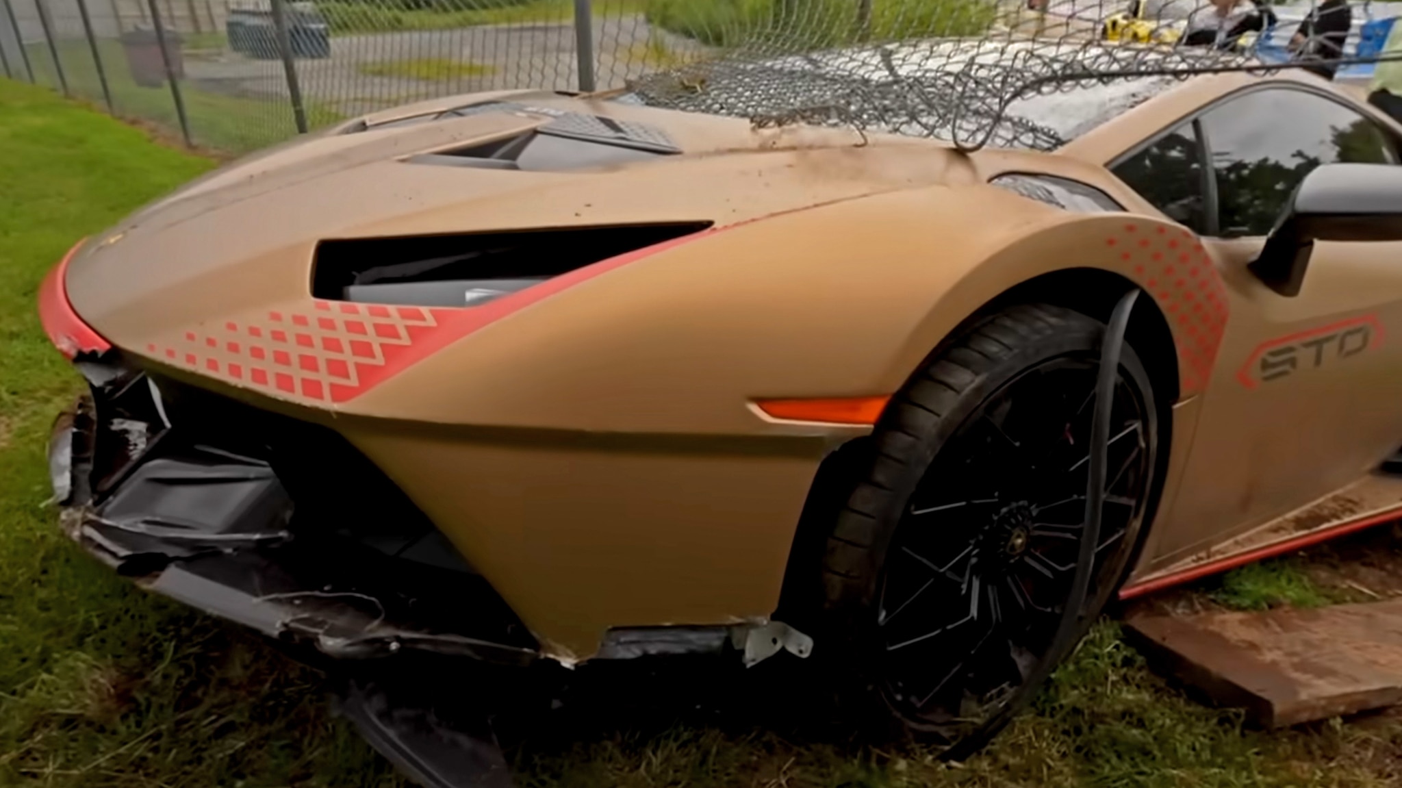 27-Jähriger crasht seinen Lambo mit 274 km/h - AUTO BILD