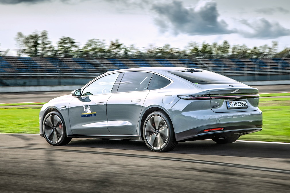 Nio ET7 - Ausfahrt im ET7: Das fängt ja gut an - AUTO BILD