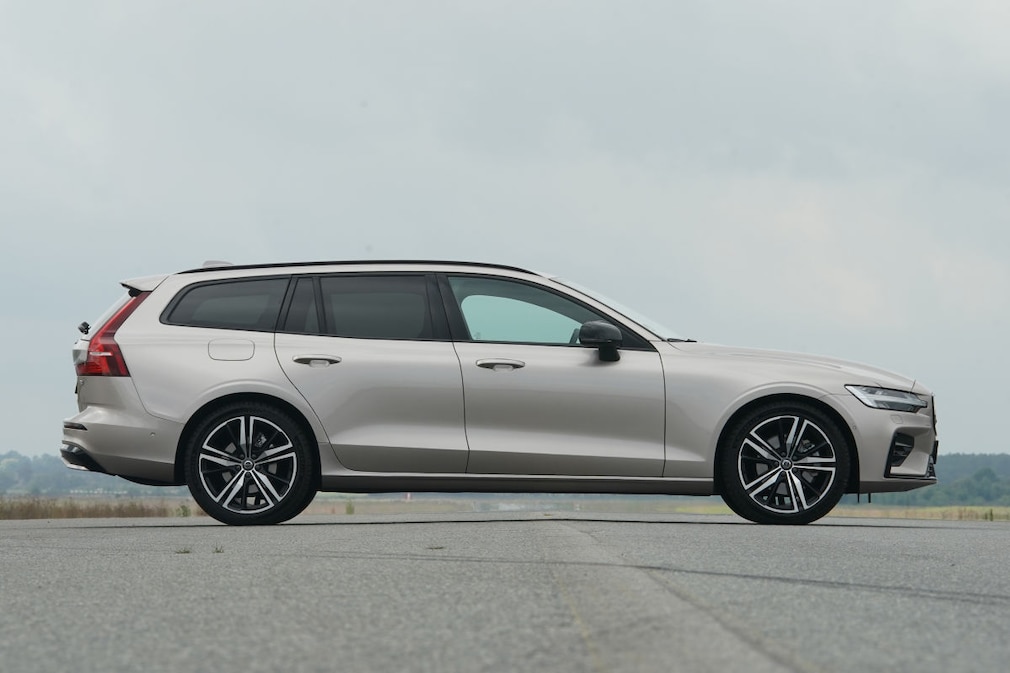 Mercedes C 220 T Vs Volvo V60 B4 Edel Kombis Im Vergleichstest Auto
