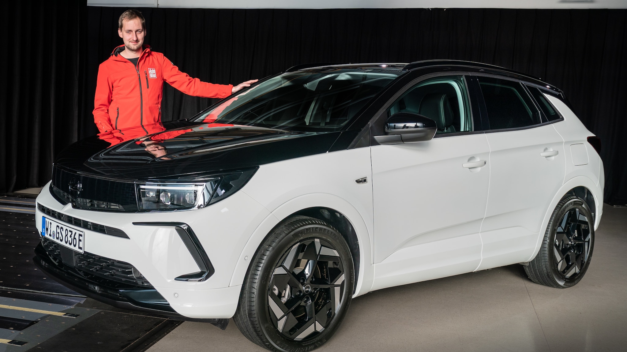 Opel Grandland GSe: PHEV-SUV mit 300 PS und Allrad - AUTO BILD