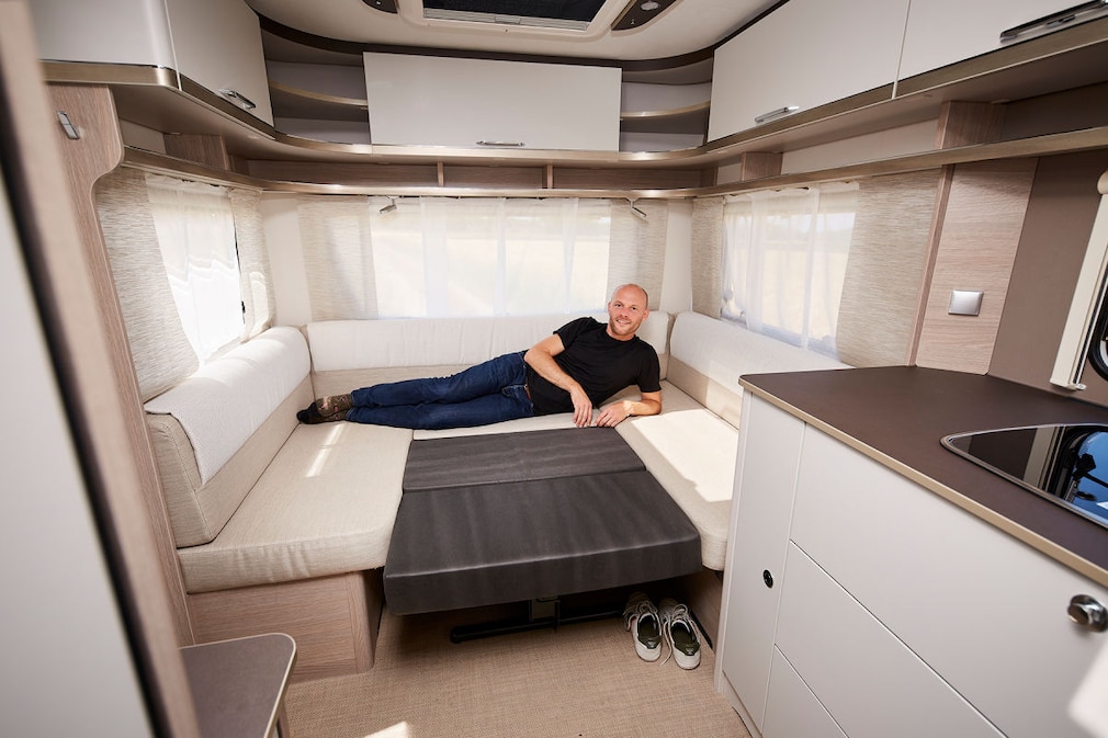 Bürstner Premio 455 TS: Bett im Kornfeld - AUTO BILD