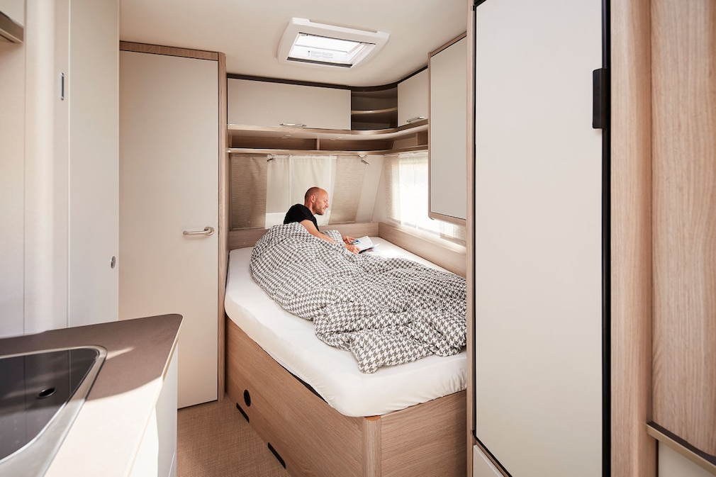 Bürstner Premio 455 TS: Bett im Kornfeld - AUTO BILD