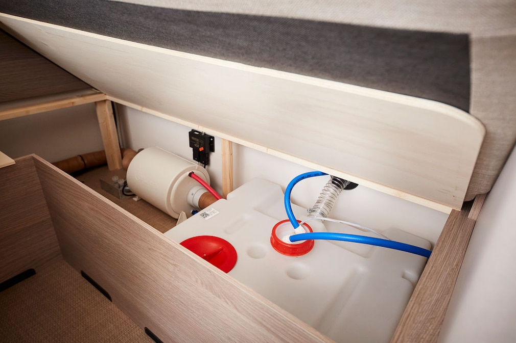 Bürstner Premio 455 TS: Bett im Kornfeld - AUTO BILD