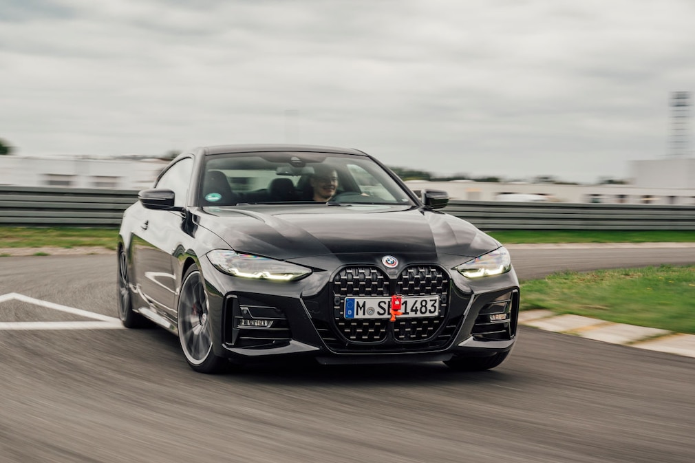 BMW 430i Coupé vs. M4 CSL: Großserie trifft auf Rennsport - AUTO BILD