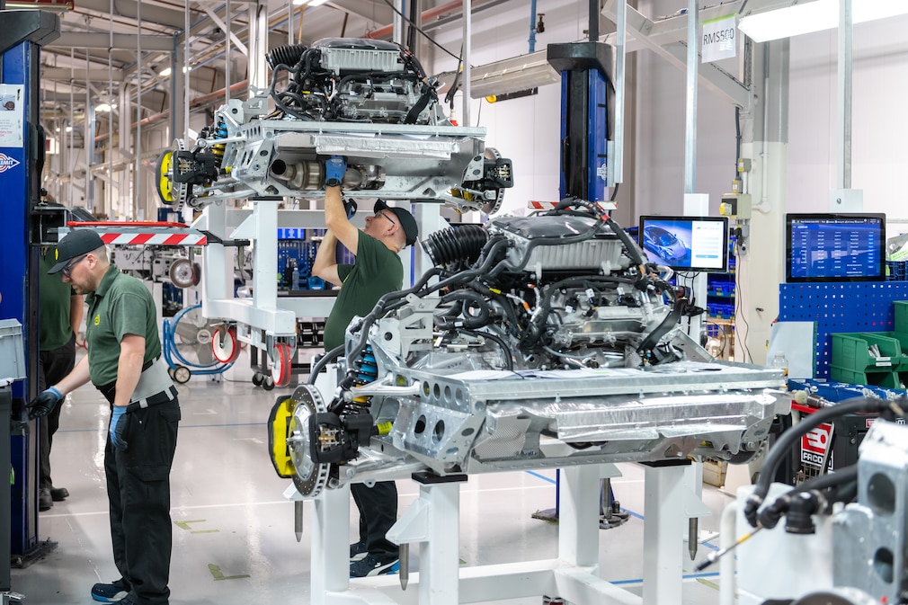 Lotus Emira: So entsteht der Leichtbau-Sportler in Hethel - AUTO BILD