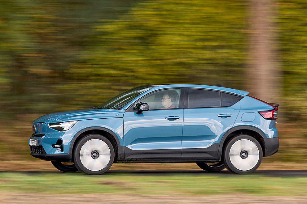 Audi Q4 e-tron vs. Volvo C40: schöne Elektro-SUV im Test - AUTO BILD
