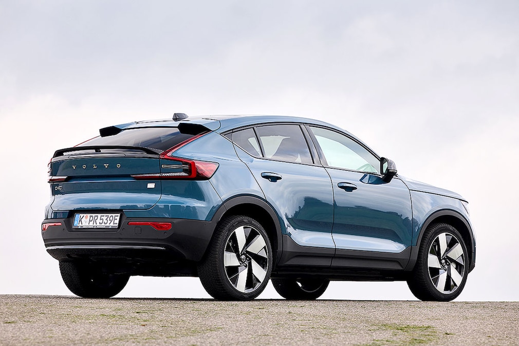 Audi Q4 e-tron vs. Volvo C40: schöne Elektro-SUV im Test - AUTO BILD