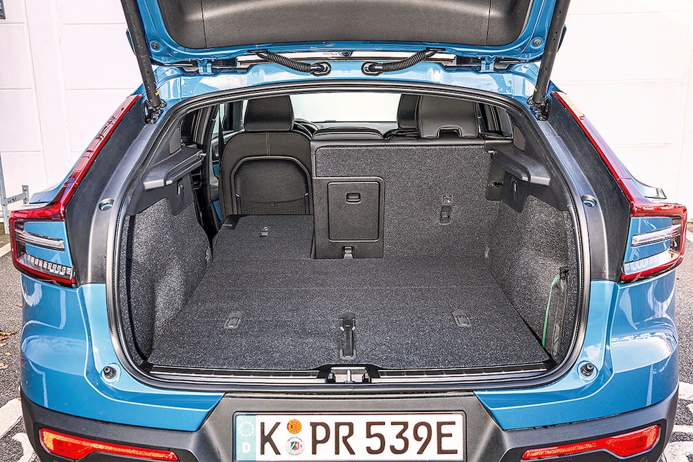 Audi Q4 e-tron vs. Volvo C40: schöne Elektro-SUV im Test - AUTO BILD