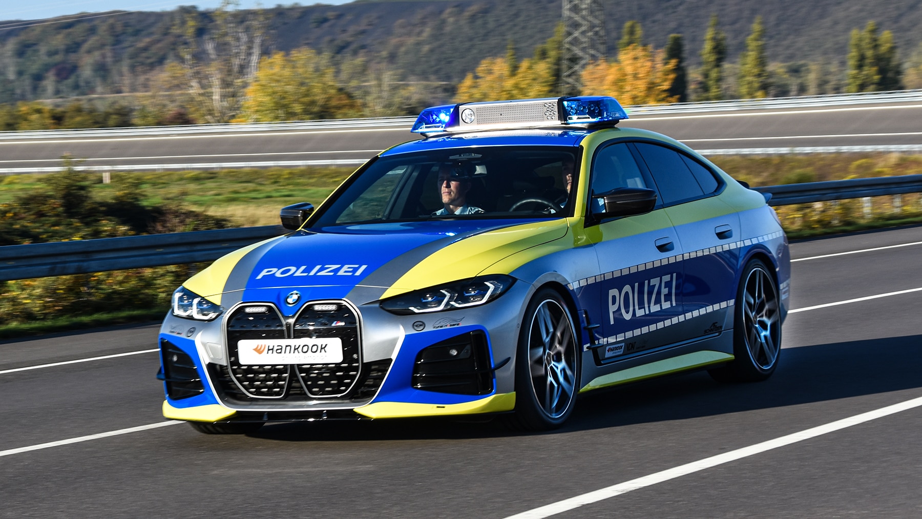 BMW i4 by AC Schnitzer: getunter Elektro-BMW im Polizei-Outfit - AUTO BILD