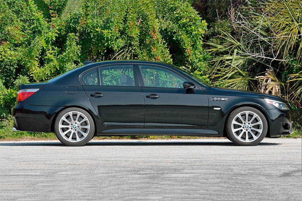 Praktisch ein Neuwagen: BMW M5 E60 zu versteigern - AUTO BILD