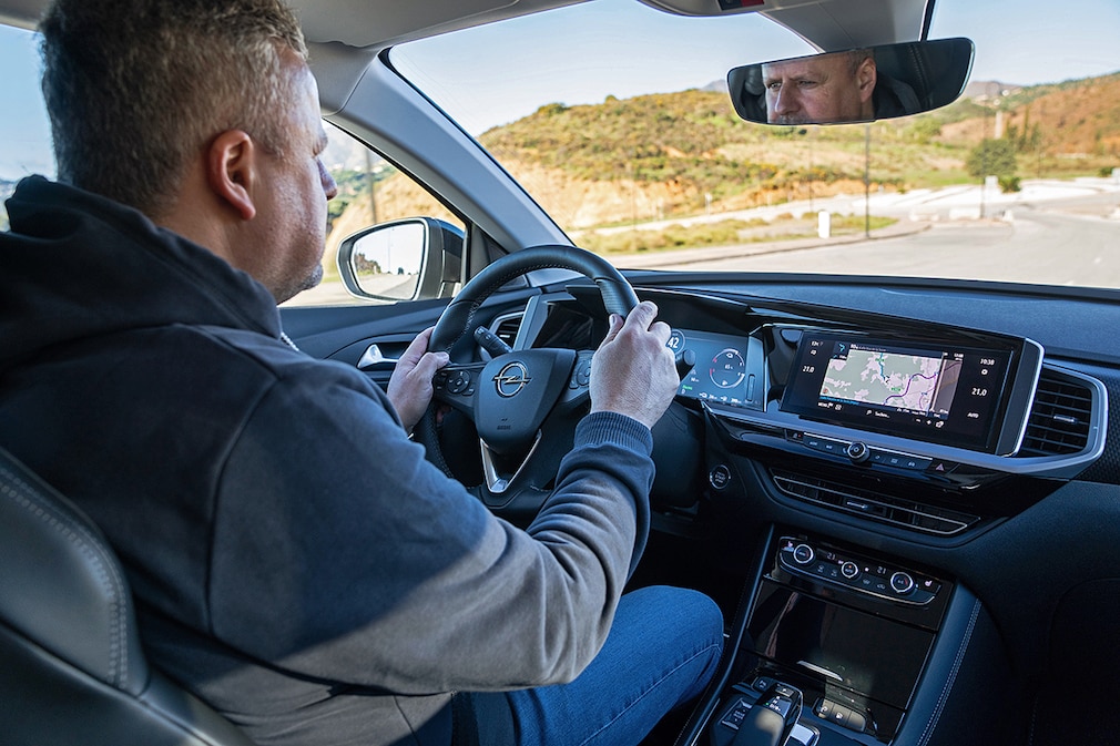 Opel Grandland GSe: Plug-in-Hybrid-SUV mit 300 PS im Test - AUTO BILD