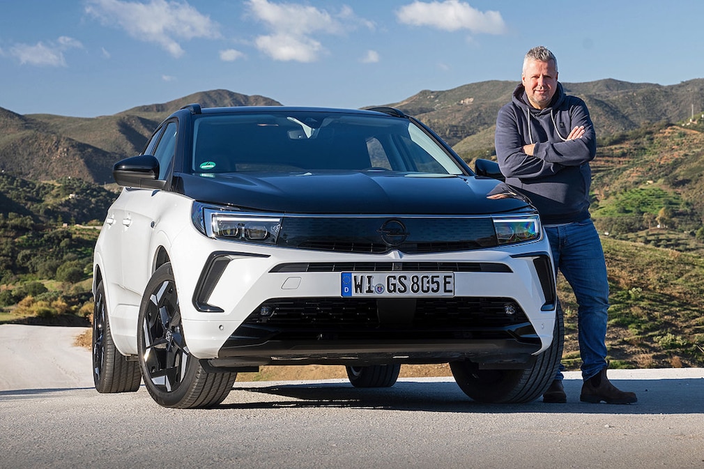 Opel Grandland GSe: Plug-in-Hybrid-SUV mit 300 PS im Test - AUTO BILD