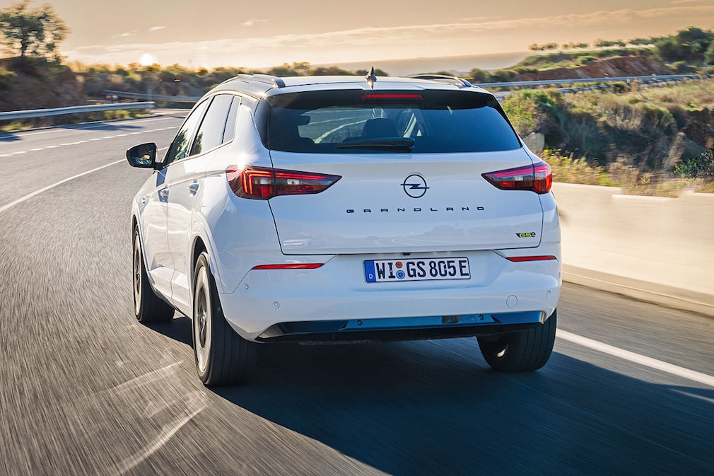 Opel Grandland GSe: Plug-in-Hybrid-SUV mit 300 PS im Test - AUTO BILD