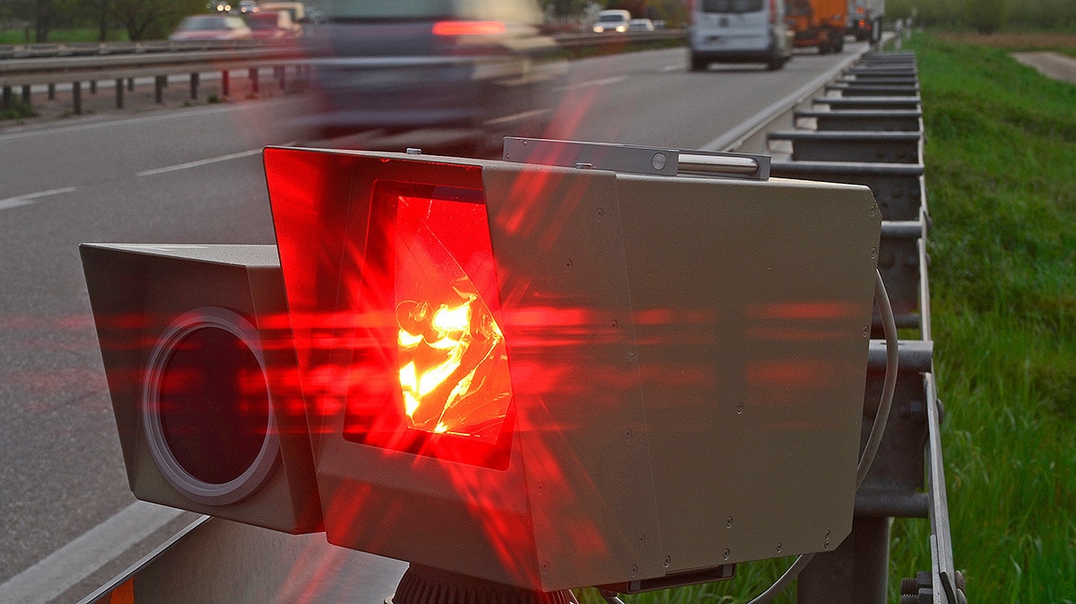 Blitzer-App: Was ist mit dem Beifahrer-Trick? - AUTO BILD