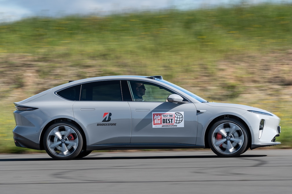 Nio ET5 (2023): Der ET5 macht Jagd auf den Tesla Model 3 - AUTO BILD