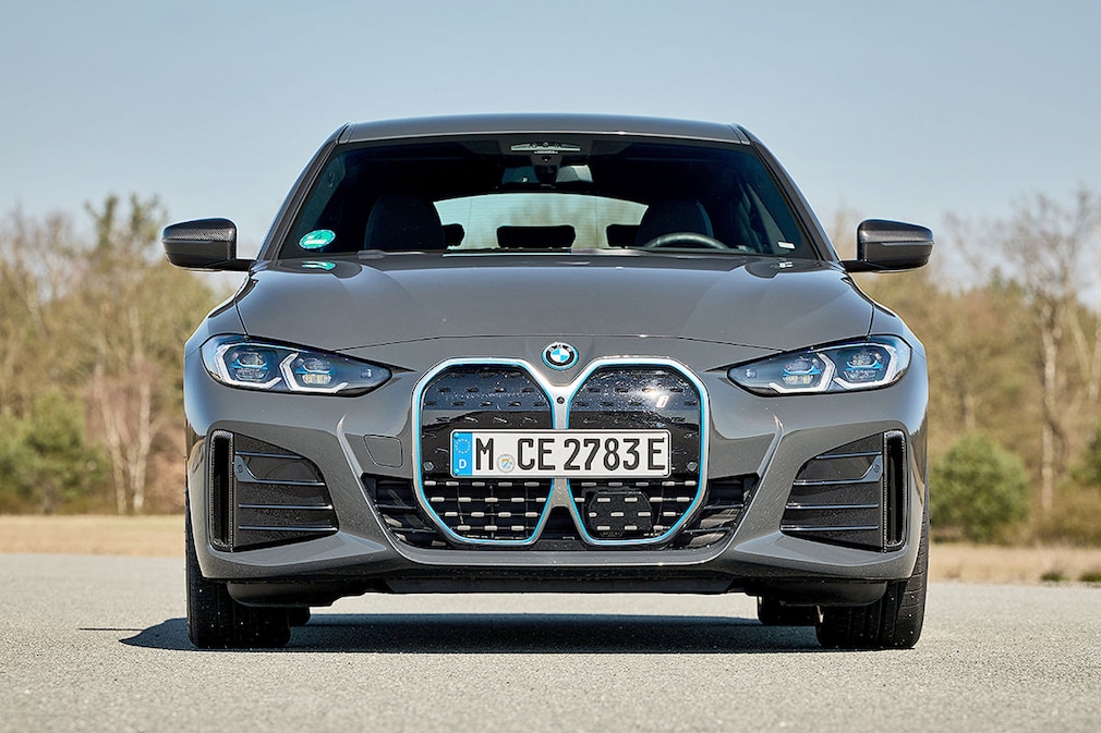 BMW i4 eDrive35 vs. Hyundai Ioniq 6: Elektrolimousinen im Test - AUTO BILD