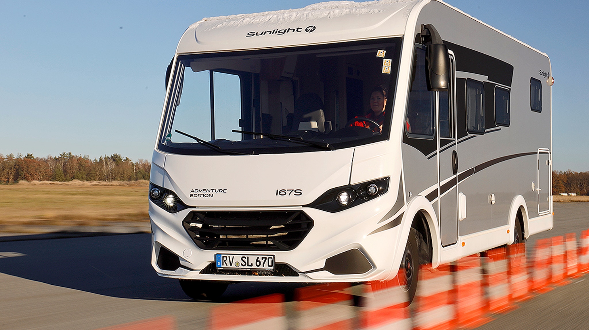 Sunlight I 67 S Adventure Edition: Wohnmobil-Test - AUTO BILD