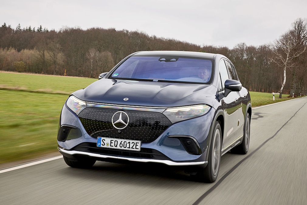 BMW iX M60 vs. Mercedes EQS 580: zwei Elektro-SUV im Test - AUTO BILD