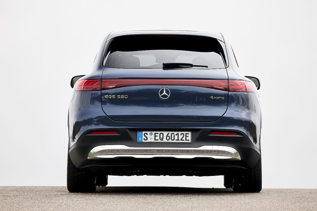 BMW iX M60 vs. Mercedes EQS 580: zwei Elektro-SUV im Test - AUTO BILD