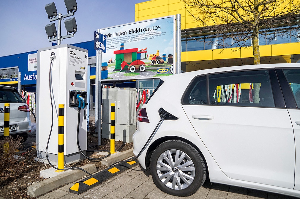 Ob Pannenhife oder E-Ladestationfinder: Top 10 der Auto-Apps - AUTO BILD