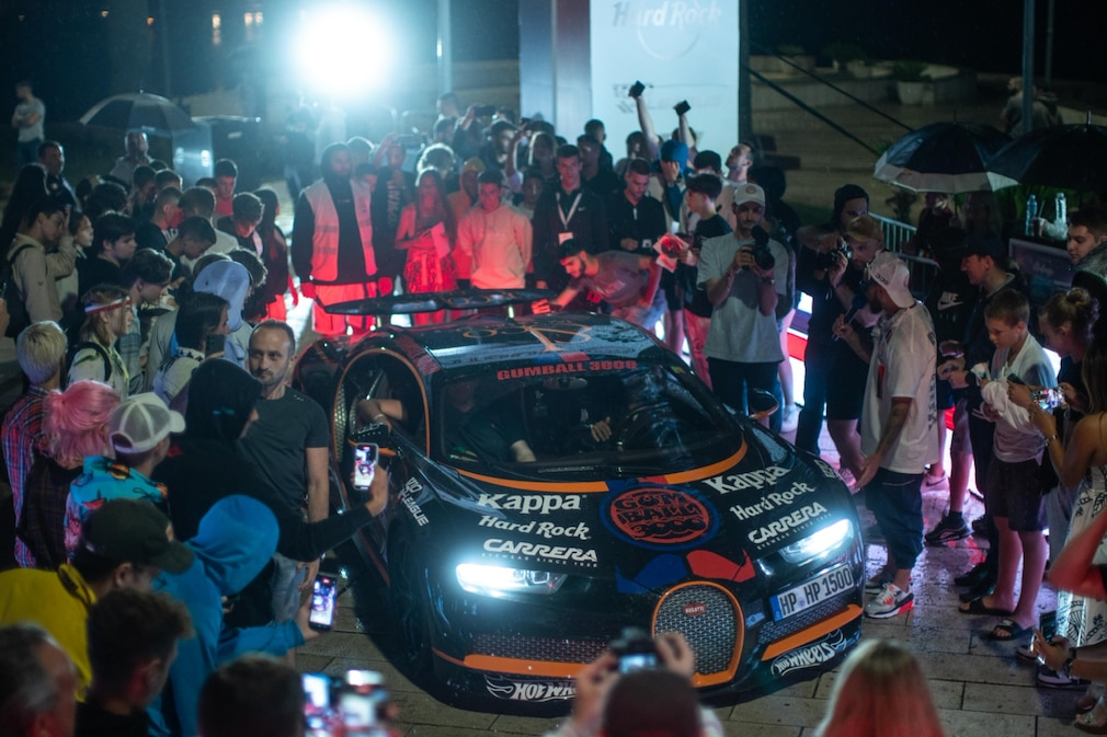 Bugatti Chiron: Teurer Crash mit Leiter beim Gumball 3000 - AUTO BILD