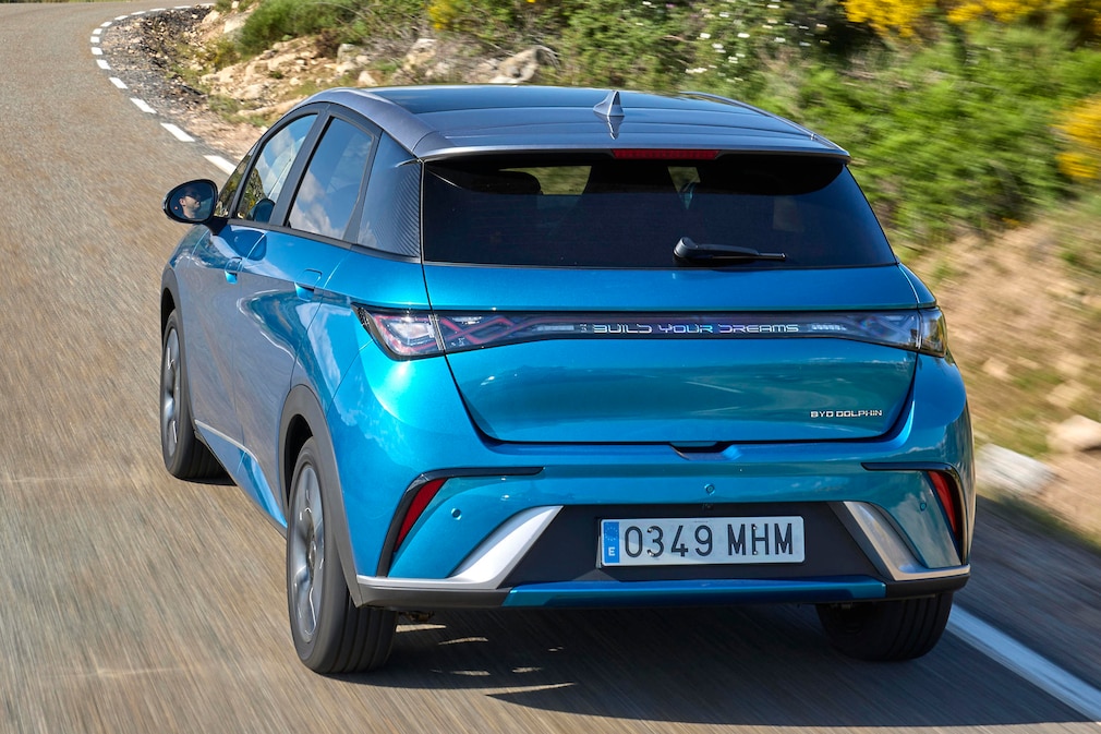 BYD Dolphin: neuer Gegner für den VW ID.3 im Test - AUTO BILD