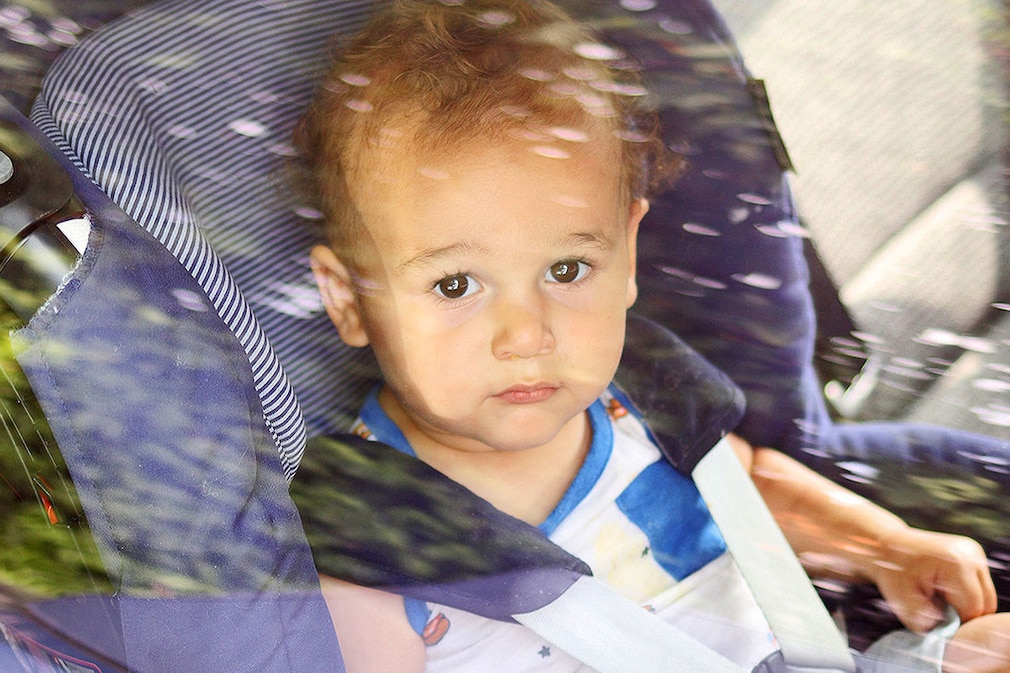 Kind oder Tier im Auto eingeschlossen: So solltest du handeln - AUTO BILD