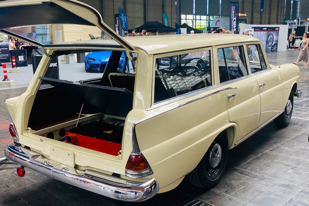 Mercedes Benz W110 200D Universal mit Elektroantrieb - AUTO BILD