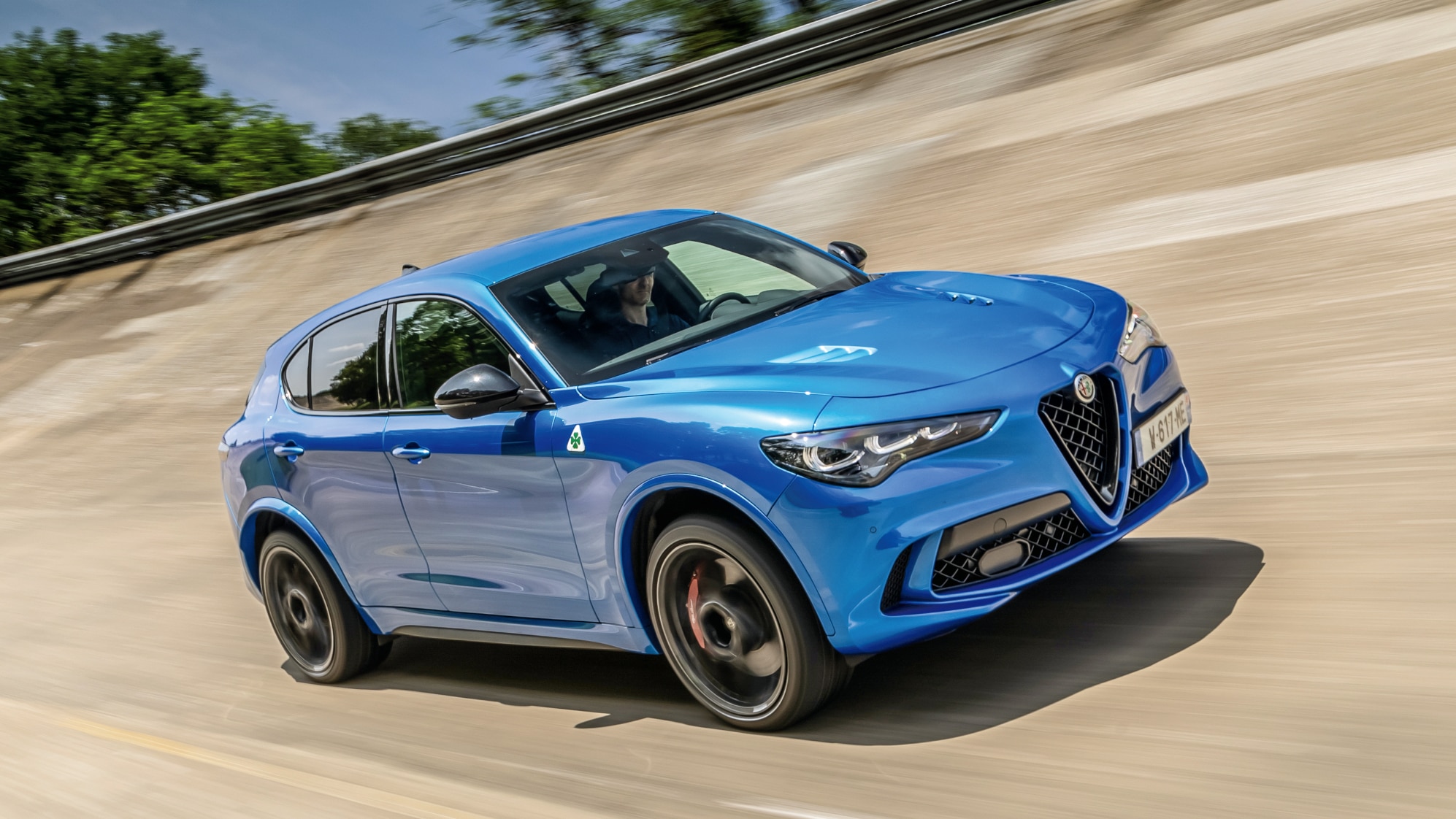 Verwunderlich Alfa Stelvio Quadrifoglio Bild