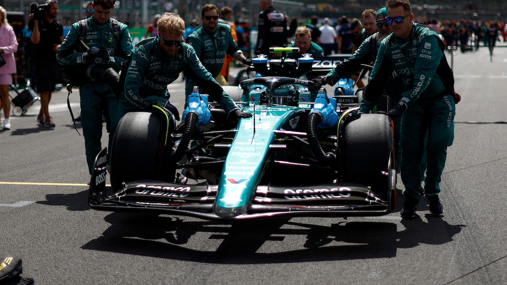 Formel 1: Alonso und Aston Martin auf Fehlersuche - AUTO BILD