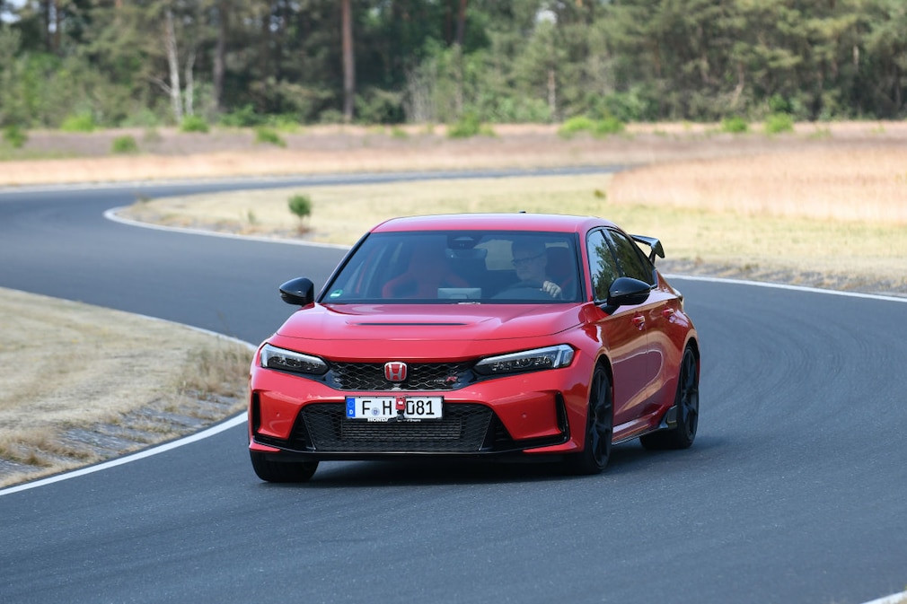 Civic Type R vs. Golf R Perfomrance: Kompaktsportler im Test - AUTO BILD