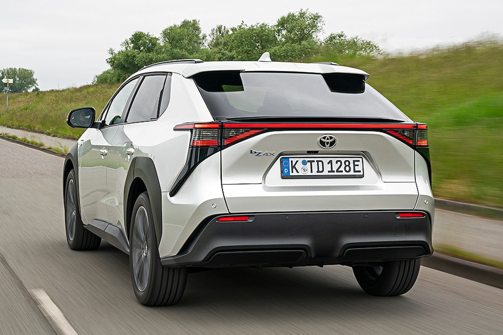 Toyota bZ4X: elektrisches Kompakt-SUV mit Frontantrieb im Test - AUTO BILD