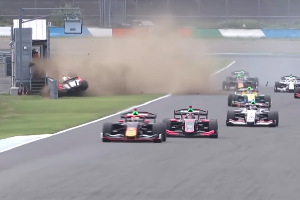 Super Formula: Mega-Crash in Japan - AUTO BILD