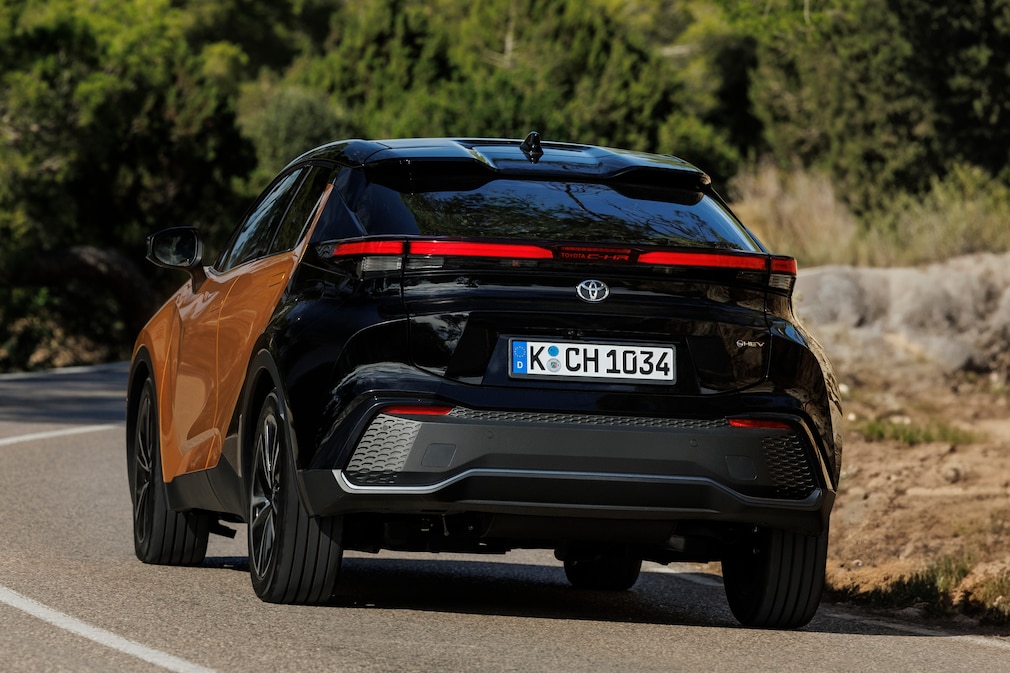 Neuer Toyota C-HR: So fährt der Plug-in-Hybrid mit 223 PS - AUTO BILD