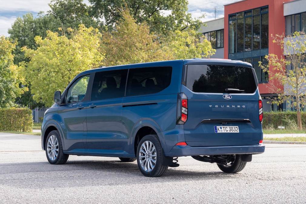 Ford Tourneo Custom: Jetzt greifen die Kölner den VW Bus an - AUTO BILD