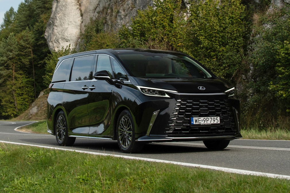 Lexus LM: japanischer Luxus-Van im Test - AUTO BILD