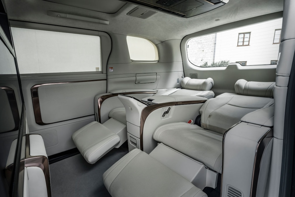 Lexus LM: japanischer Luxus-Van im Test - AUTO BILD