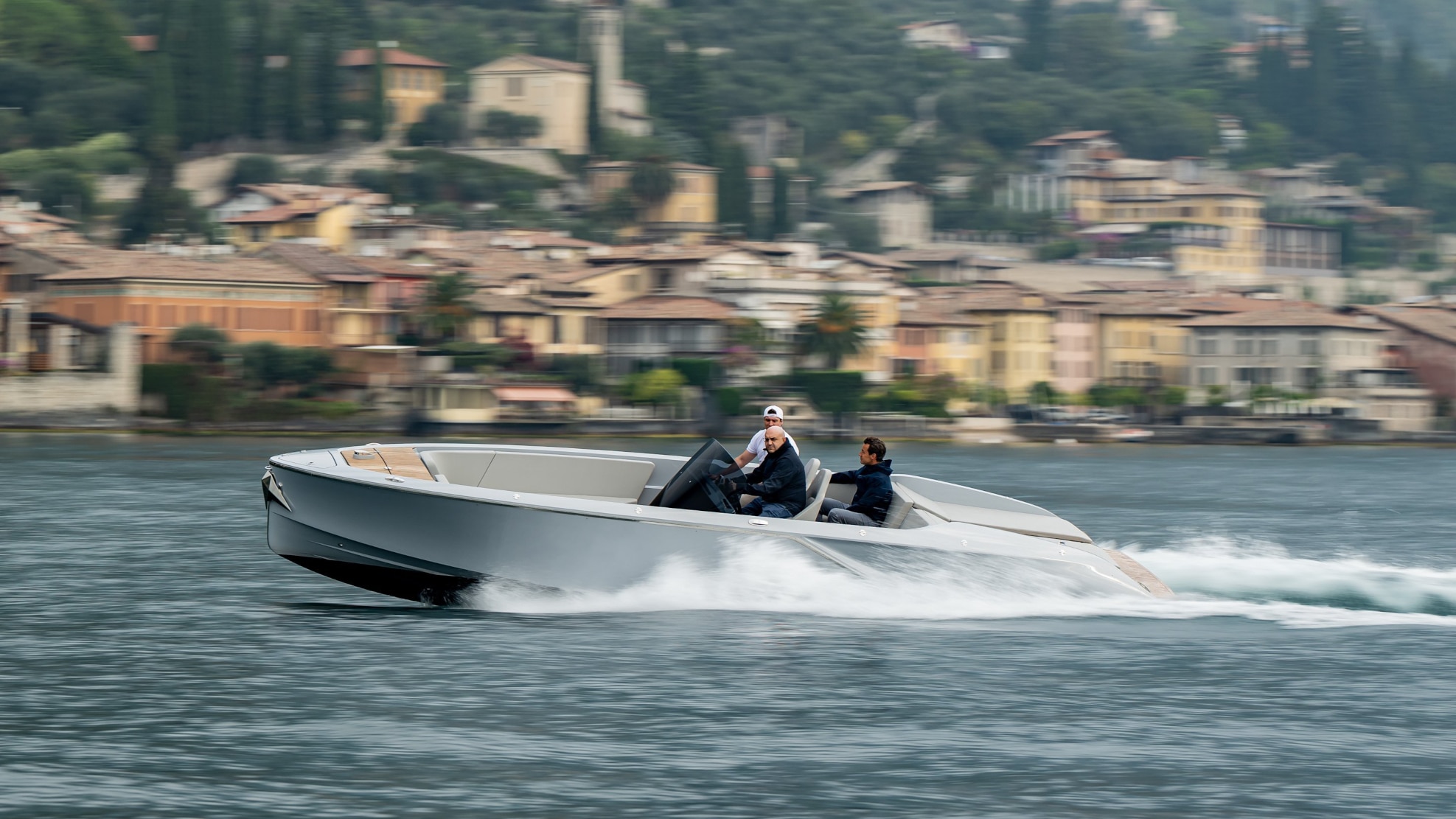 Elektrisches Frauscher-Sportboot mit Porsche-Macan-Antrieb - AUTO BILD