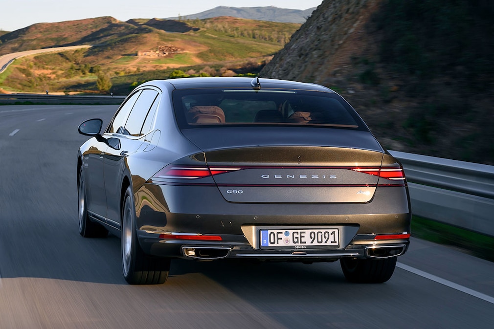 Genesis G90: erste Fahrt im 5,47-Meter-Luxusliner - AUTO BILD