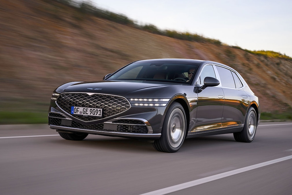 Genesis G90: erste Fahrt im 5,47-Meter-Luxusliner - AUTO BILD