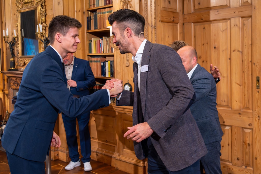 Motorsport Awards 2023: Goldener Schuh für Rennfahrerin Ellen Lohr ...