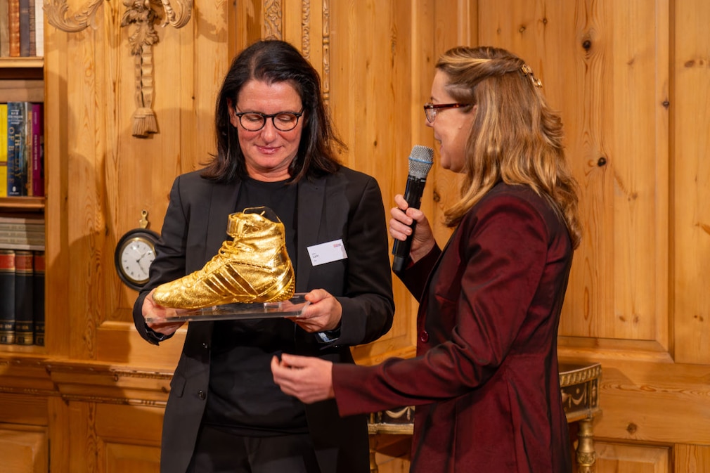 Motorsport Awards 2023: Goldener Schuh für Rennfahrerin Ellen Lohr ...