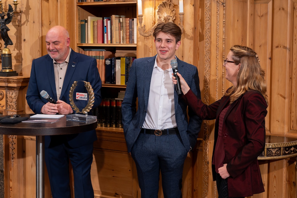 Motorsport Awards 2023: Goldener Schuh für Rennfahrerin Ellen Lohr ...