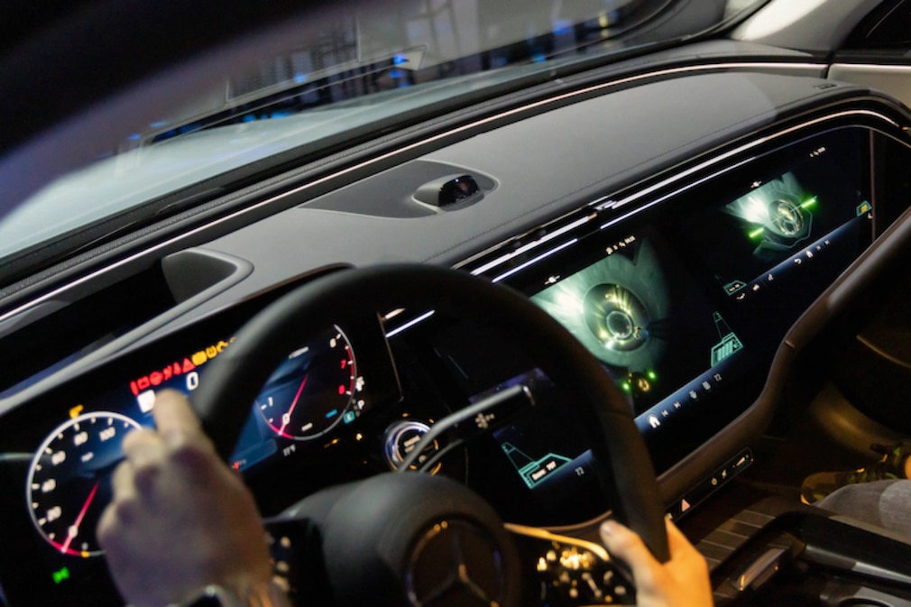 Mercedes: MBUX Sound Drive, In-Car-Gaming und Co im Test - AUTO BILD