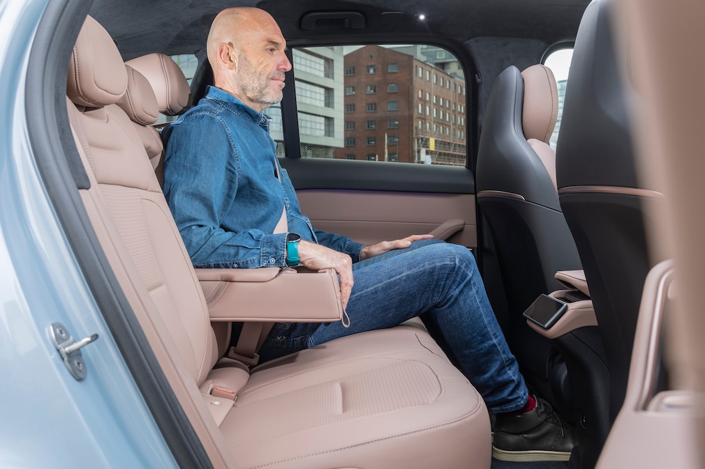 Nio EL6: chinesisches Mittelklasse-E-SUV im Test - AUTO BILD