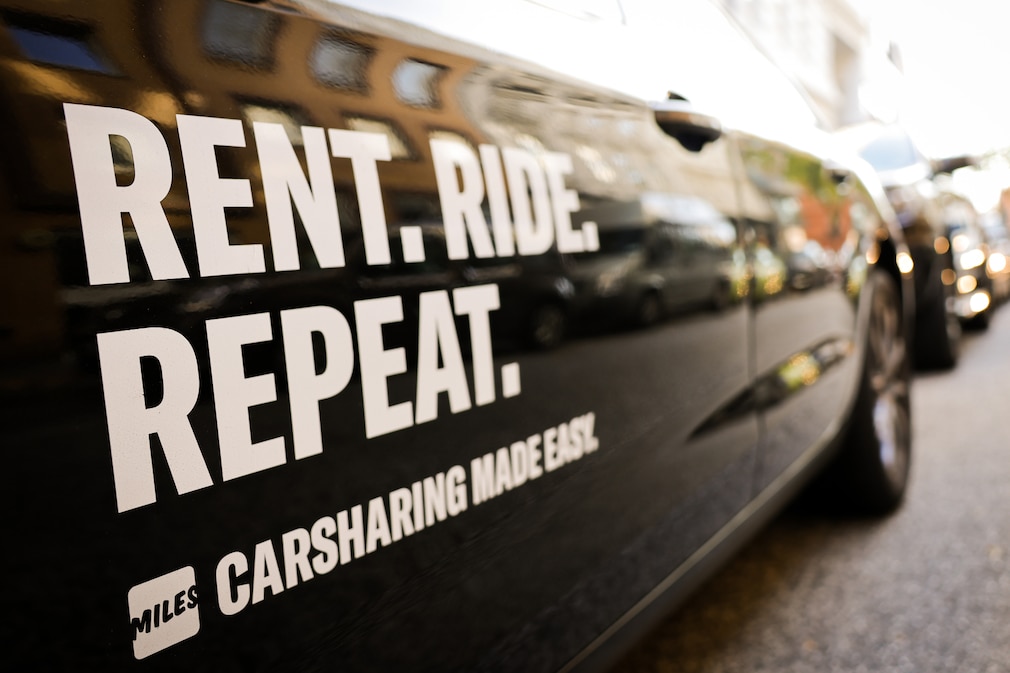 Schriftzug wird zu "Milfs": Vandalismus bei Carsharing-Riese - AUTO BILD