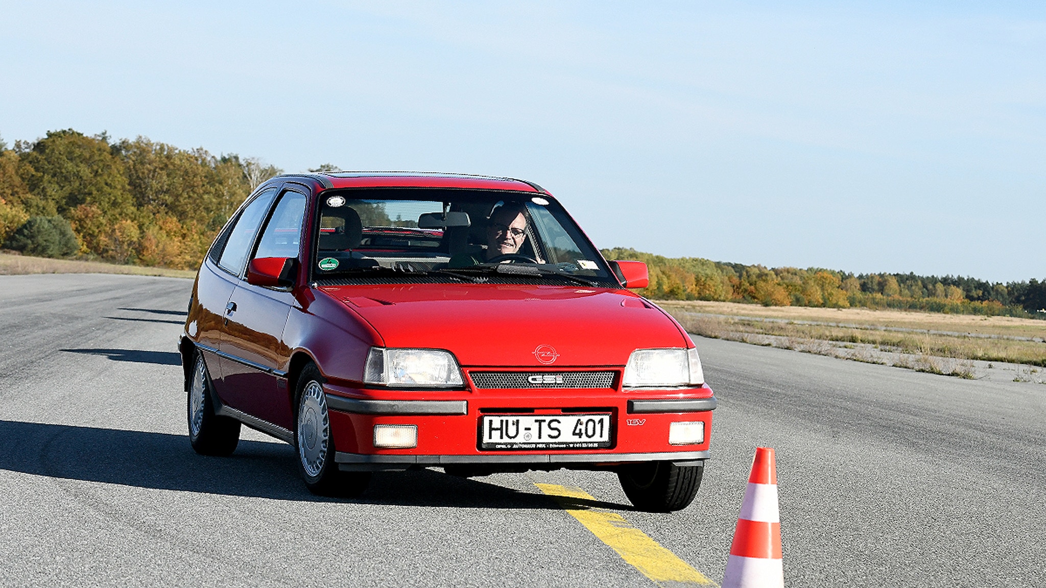 Opel Kadett GSi – sportlicher Blitz aus den 80ern im Test - AUTO BILD ...