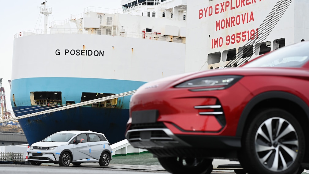 BYD-Schiff dockt mit E-Auto-Fracht in Deutschland an - AUTO BILD
